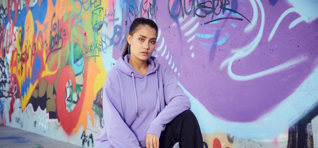 The Voice Kandidatin feiert Comeback als Janina Bey mit Debüt-Single ...