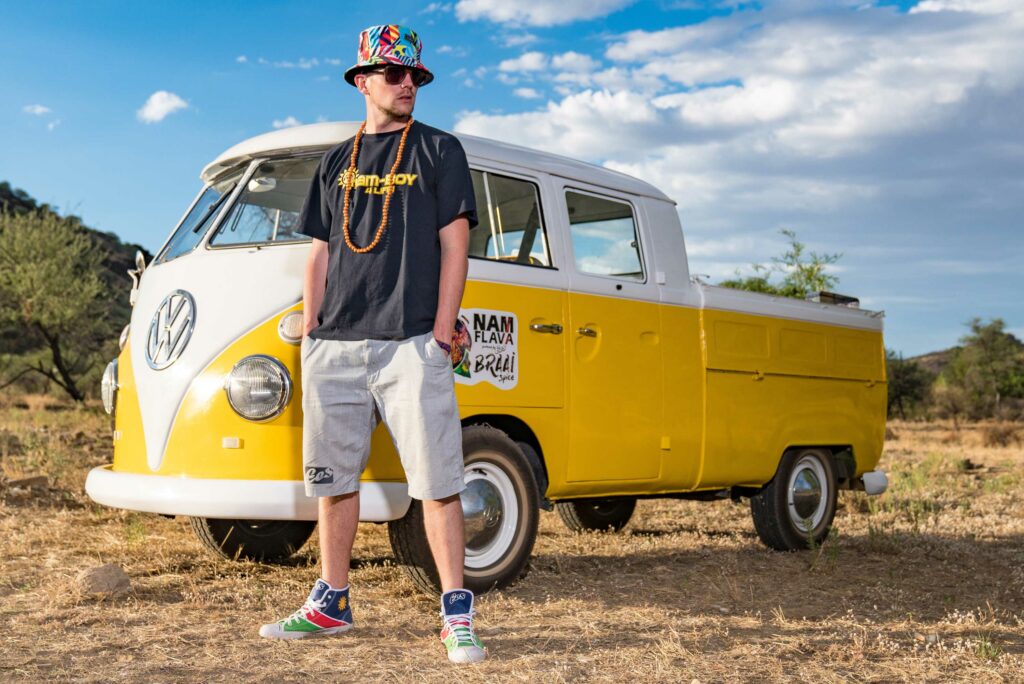 Von Namibia nach Deutschland: Kwaito-Artist EES veröffentlicht Album ...